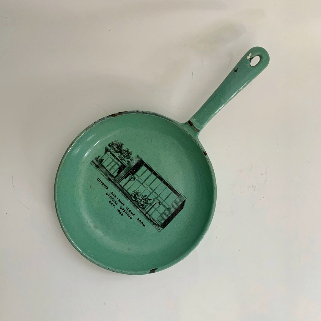 Findlay Enamel Cast Iron Frying Pan Collectible Ottawa Gas 1966 ...