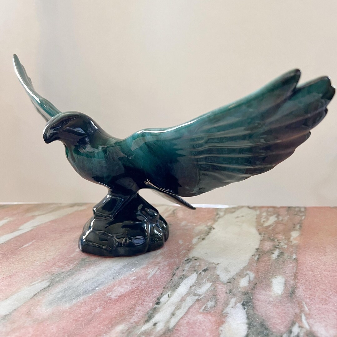 Blue Mountain Pottery Hawk Eagle Bird of Prey Take Flight Green Flow ...