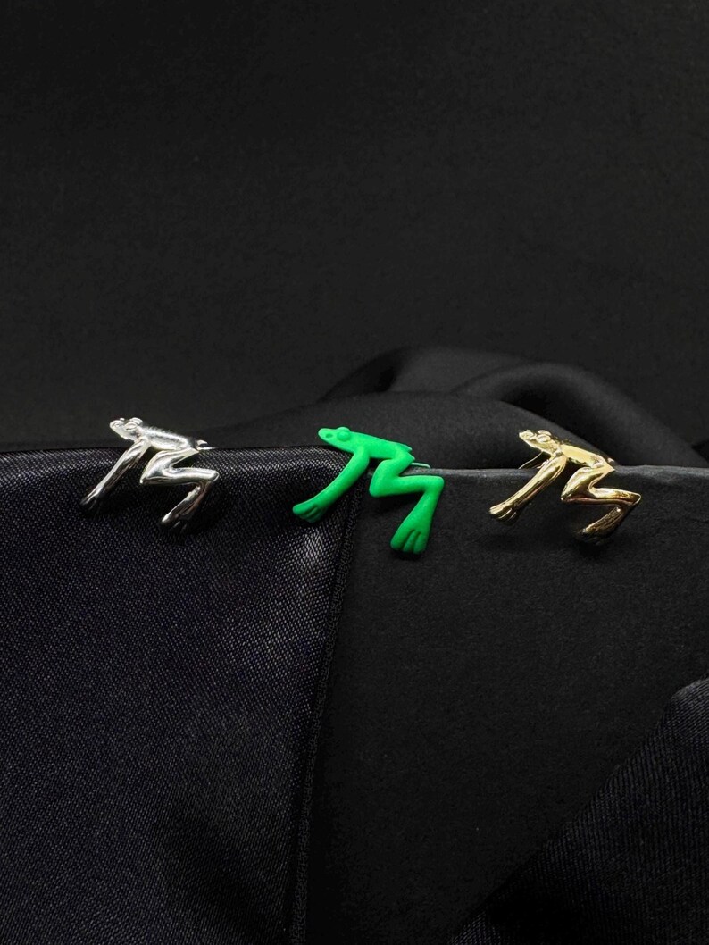 Frog Earring, Frog and Toad, Frog Earcuff, Green Frog Ear Climber, Cute ...