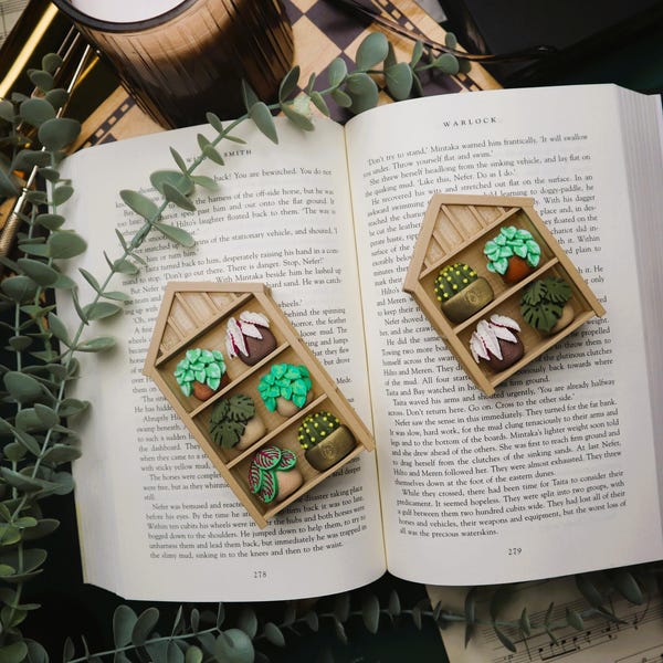 Bookshelf Fidget Toy - Etsy