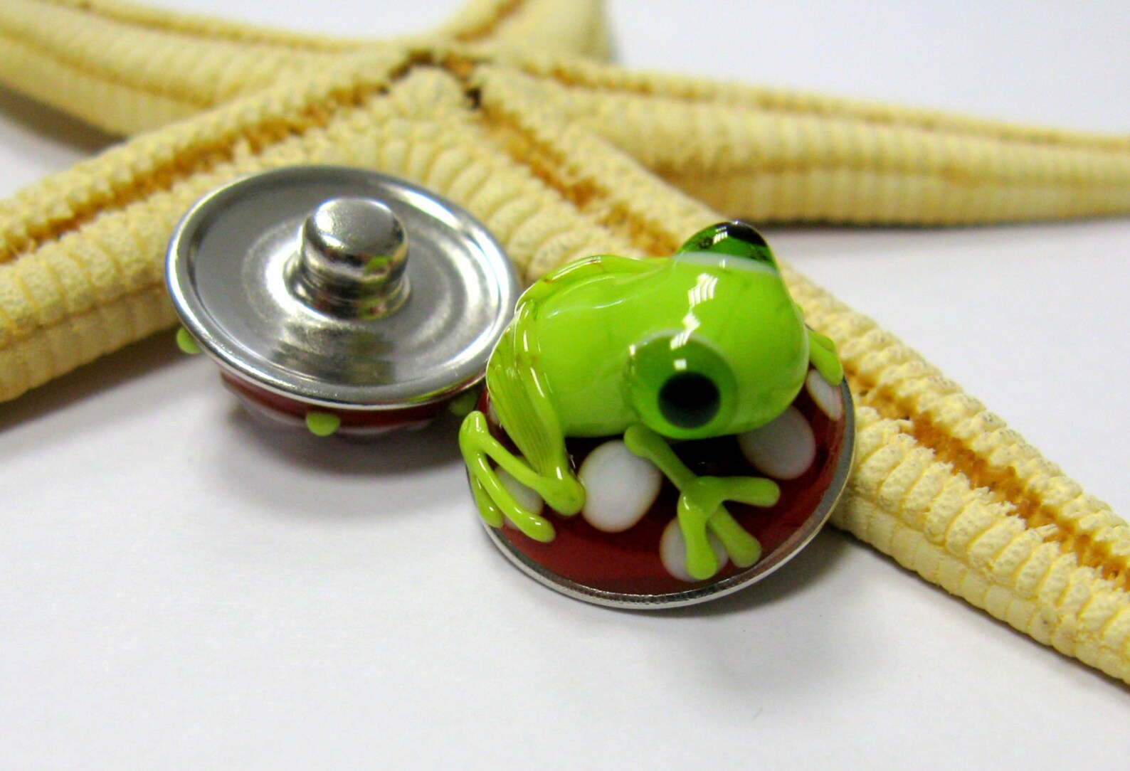 Lampwork bead popper snap muranoglass red white. green | Etsy