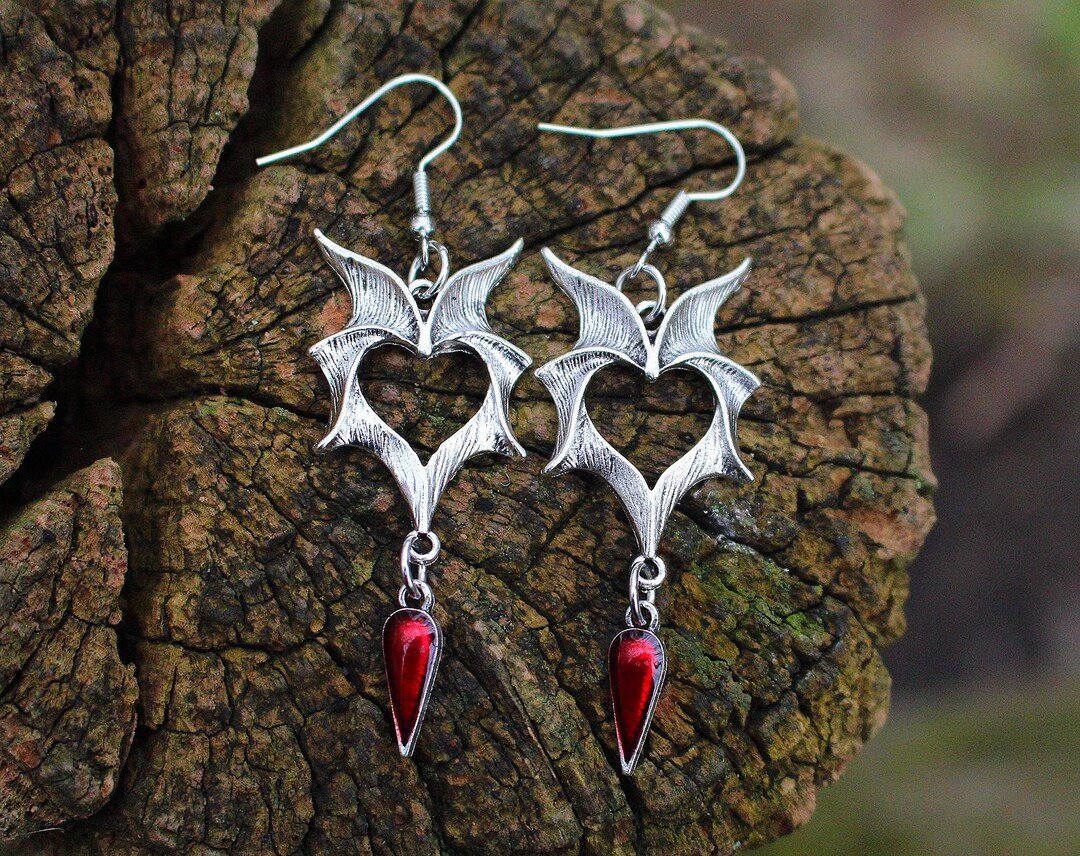 Silver Bat Wing Heart Gothic/horror Style Earrings - Etsy