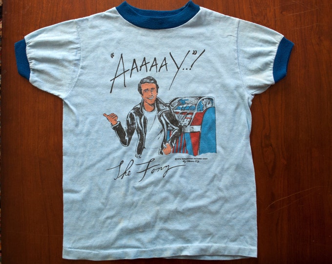 Vintage 1976 T-shirt the FONZ Happy Days Fonzie TV Thumbs up Aaaay ...
