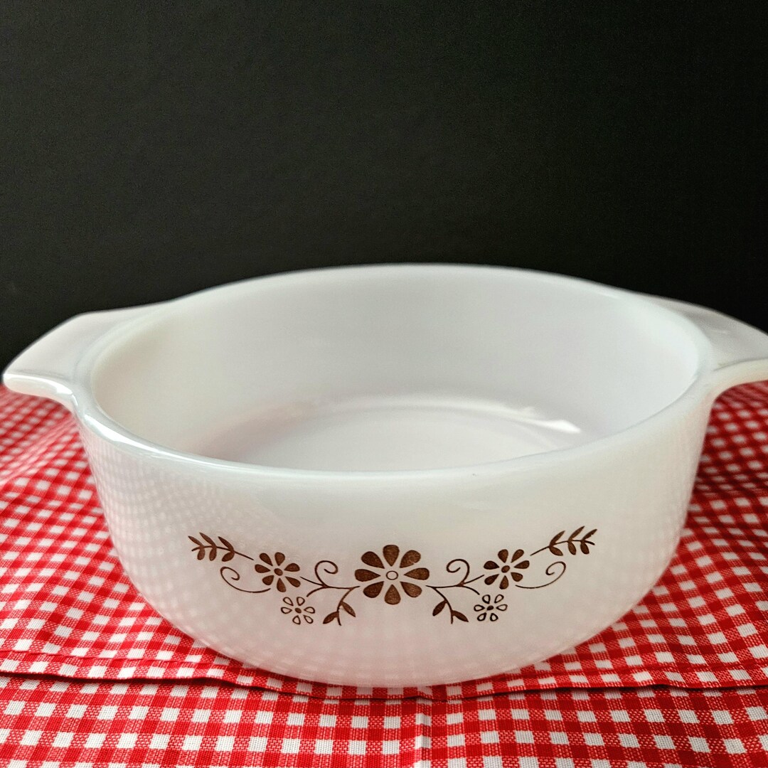 Vintage Dynaware Pyr-o-rey Milk Glass Round Casserole/serving Dish With ...