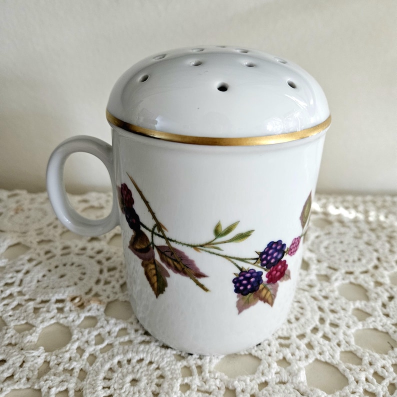 Royal Worcester Evesham Gold 5" Porcelain Sugar Shaker Fruit Design ...