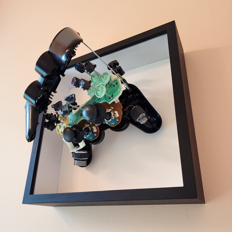 Exploded View Playstation 3 Controller With Frame, Disassemble Art ...