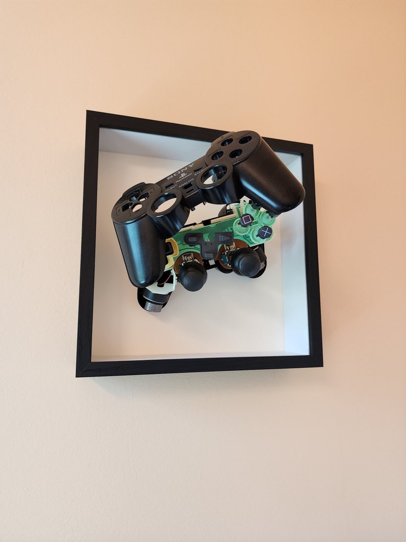 Exploded View Playstation 3 Controller With Frame, Disassemble Art ...