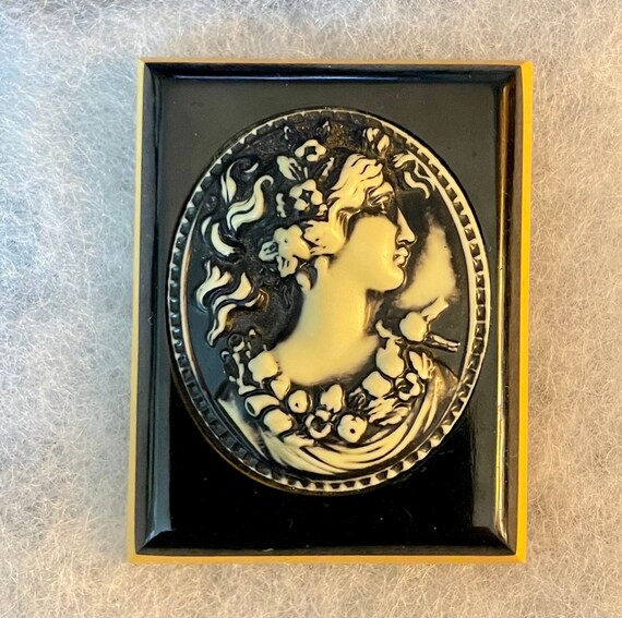 Bakelite Raised Celluloid Cameo Brooch - Gem