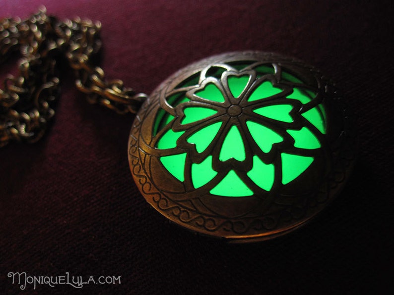 Hour of Twilight Emerald Forest Green Glow Locket Antique - Etsy