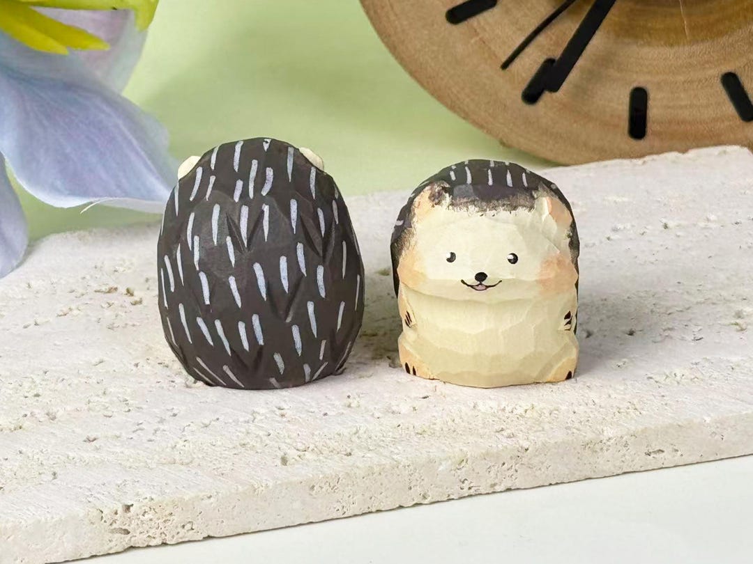 Adorable Hedgehog Figurine Desk Pet, Hand-carved Mini Hedgehog Gifts ...