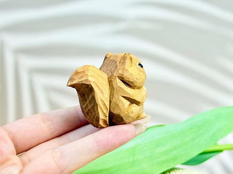 Adorable Mini Squirrel Wooden Carved Ornament Hand Carved Wooden Squirrel Statue Desk Decor