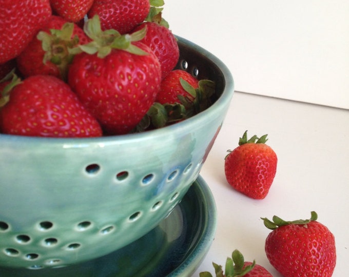 Large Berry Bowl - Colander - Forest Green - MADE TO ORDER - Etsy