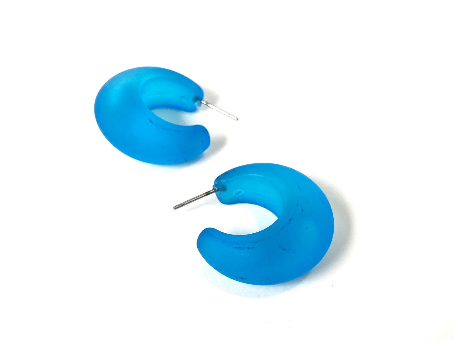 Aqua Blue Frosted Chunky Snail Shell Acrylic Vintage Hand Dyed Hoop ...