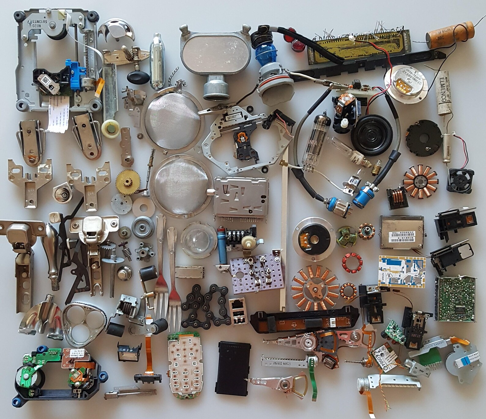 Lot of 100 Salvaged Vintage Electronics Parts for Assemblage Projects ...