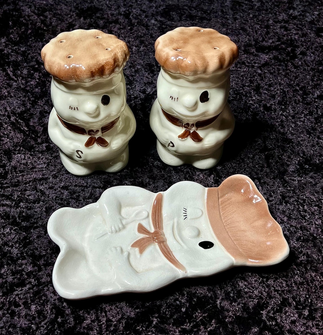 Rare Winking Bobby Baker Salt and Pepper Shaker With Spoon Holder - Set ...