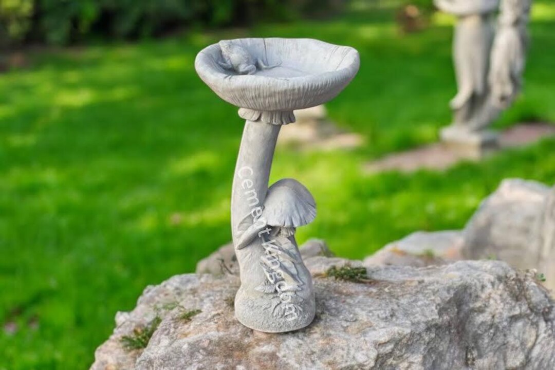Massive Toadstool Drinker Statue, Detailed Cluster Bird Bath Figure ...