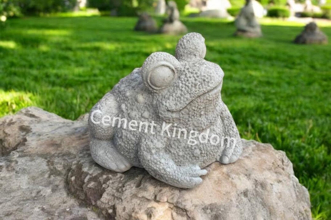 Toad Frog Figure, Concrete Frog Figurine, Sitting Frog Sculpture, Large ...