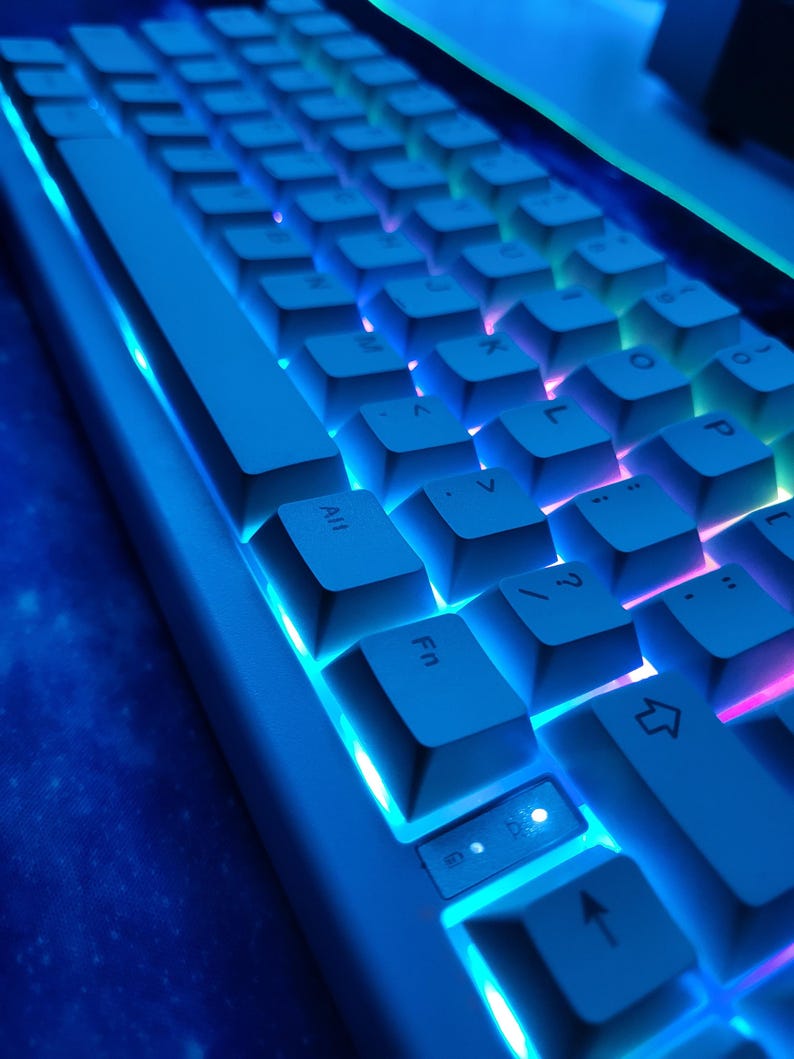 CK67 Mechanical Gaming Keyboard - Gradient Blue Minimalistic Keycaps ...