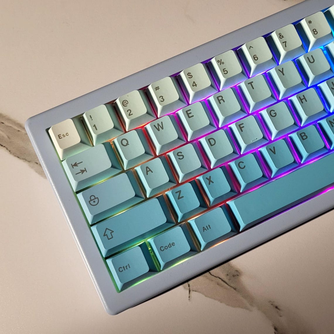 CK67 Mechanical Gaming Keyboard - Gradient Blue Minimalistic Keycaps ...