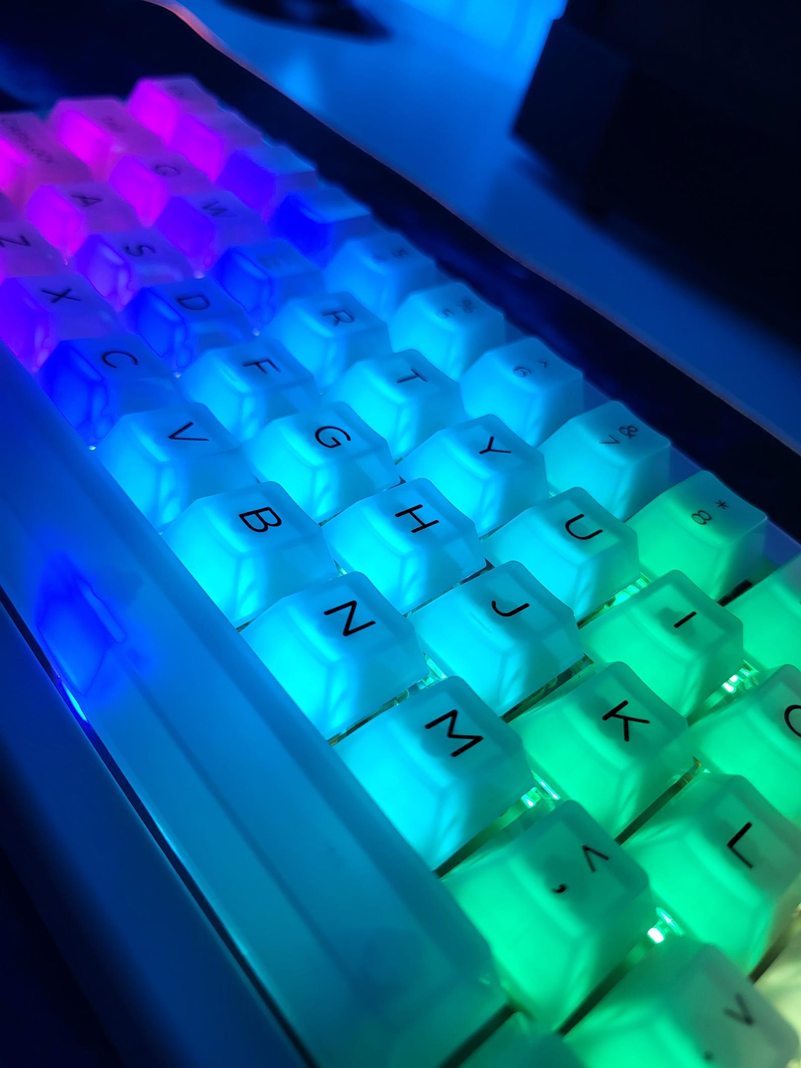 CK67 Mechanical Gaming Keyboard - White Translucent Keycaps With Clacky ...