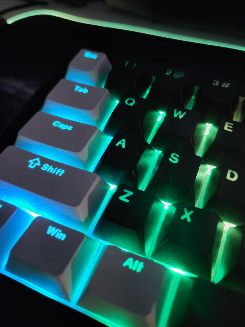 CK67 Mechanical Gaming Keyboard - Black & White Minimalistic Keycaps ...