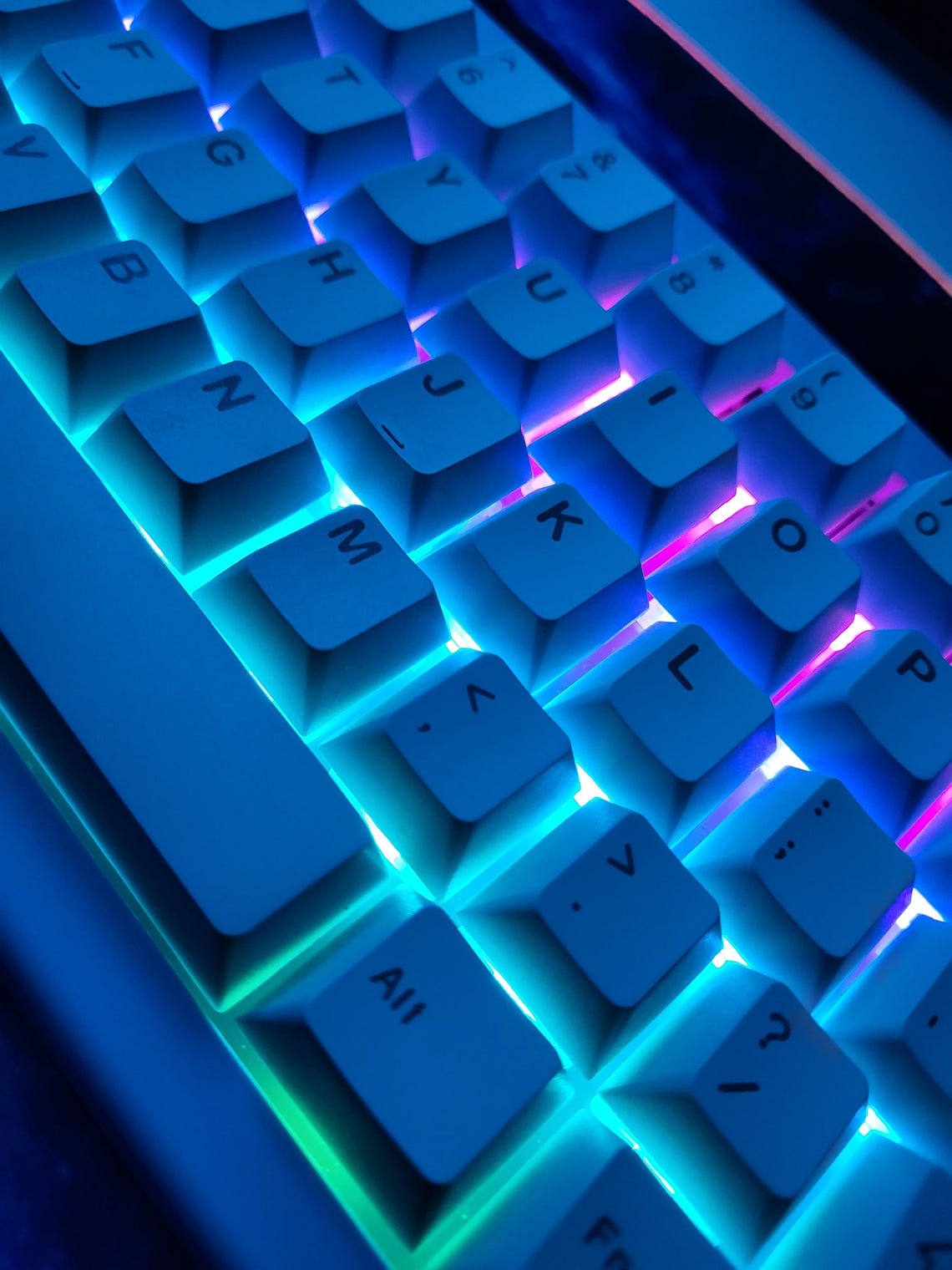 CK67 Mechanical Gaming Keyboard - Gradient Blue Minimalistic Keycaps ...