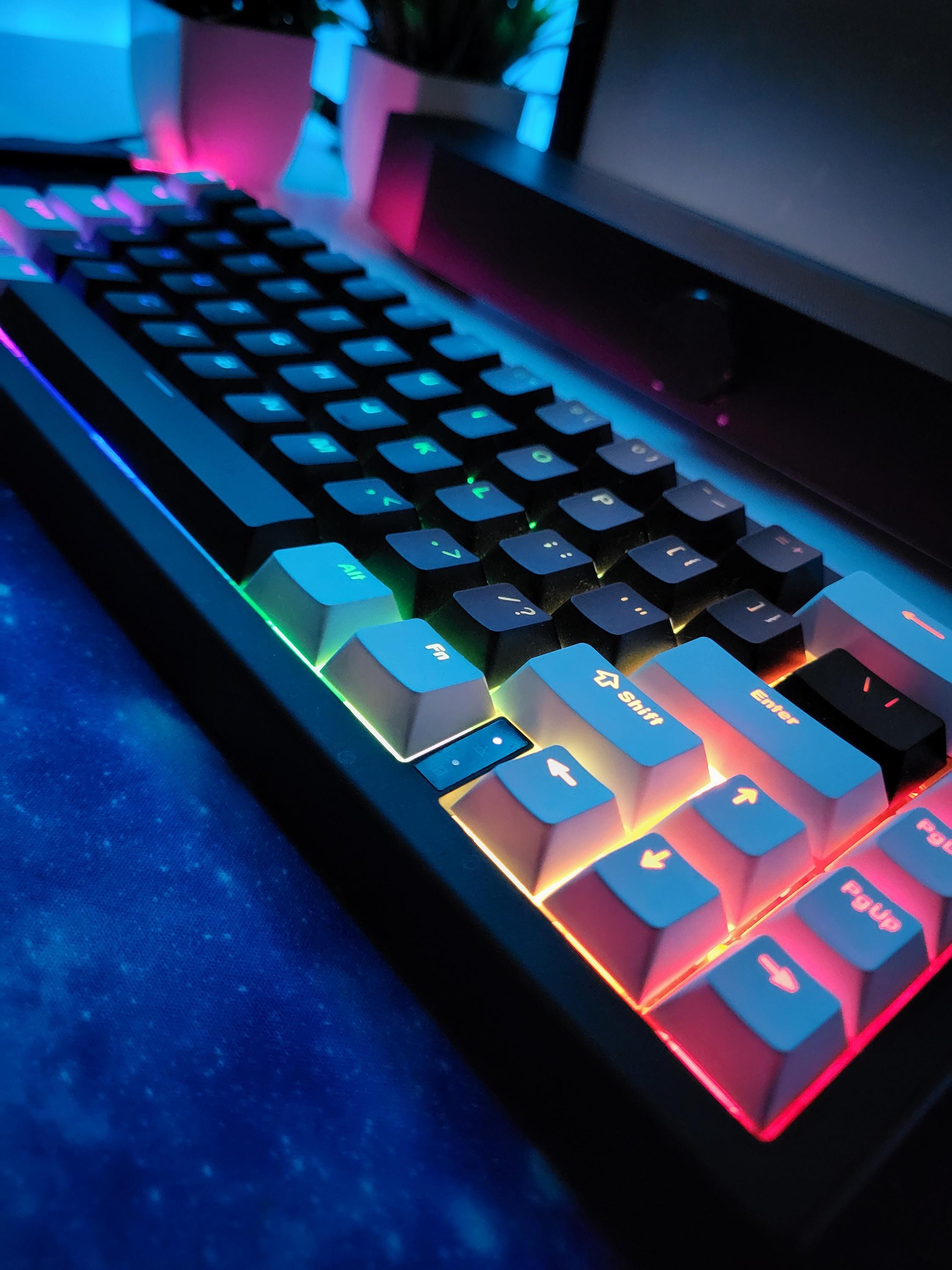 CK67 Mechanical Gaming Keyboard - Black & White Minimalistic Keycaps ...