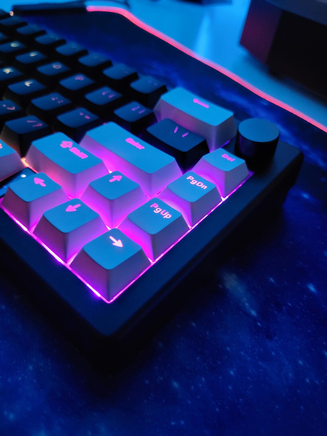 CK67 Mechanical Gaming Keyboard - Black & White Minimalistic Keycaps ...