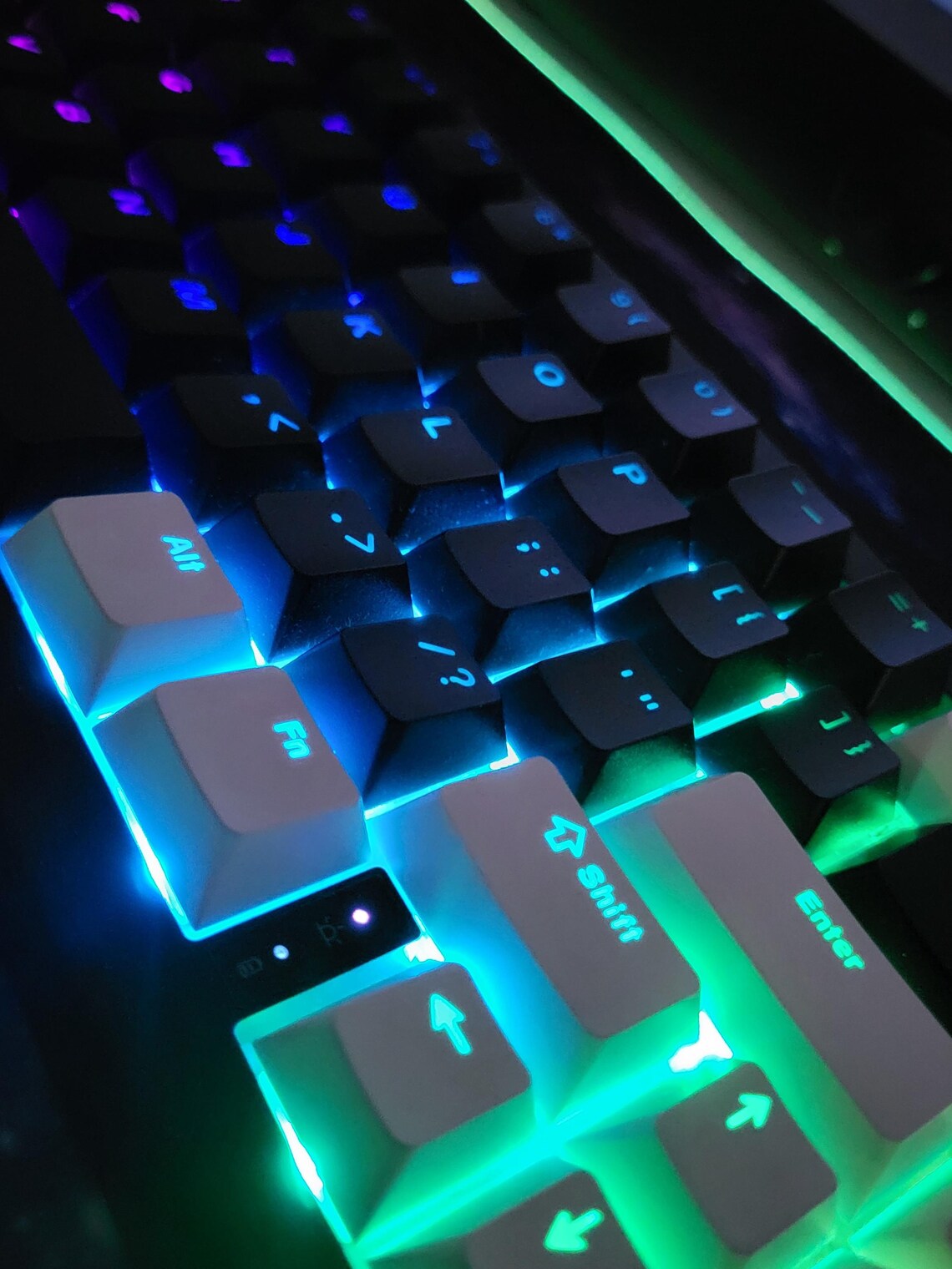 CK67 Mechanical Gaming Keyboard - Black & White Minimalistic Keycaps ...