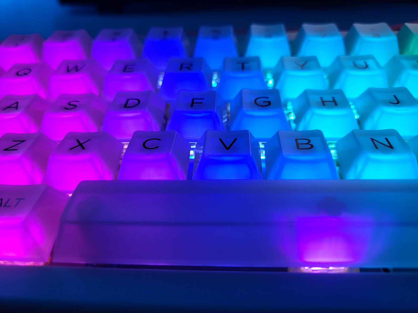 CK67 Mechanical Gaming Keyboard - White Translucent Keycaps With Clacky ...