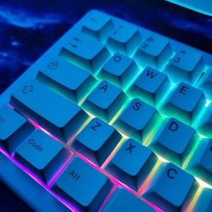 CK67 Mechanical Gaming Keyboard - Gradient Blue Minimalistic Keycaps ...