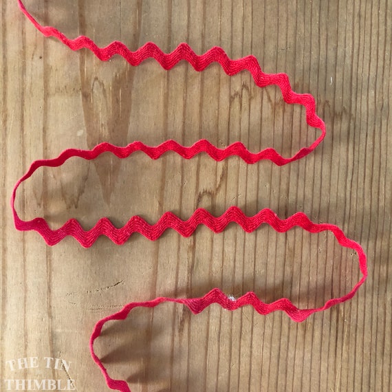 Vintage red rick rack. Papercraft Scrapbooking etna.com.pe