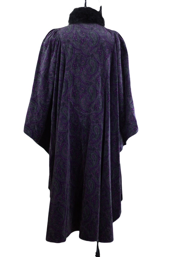 Sz M// 1970s C'est Simone Purple Cape// Velvet paisley - Gem