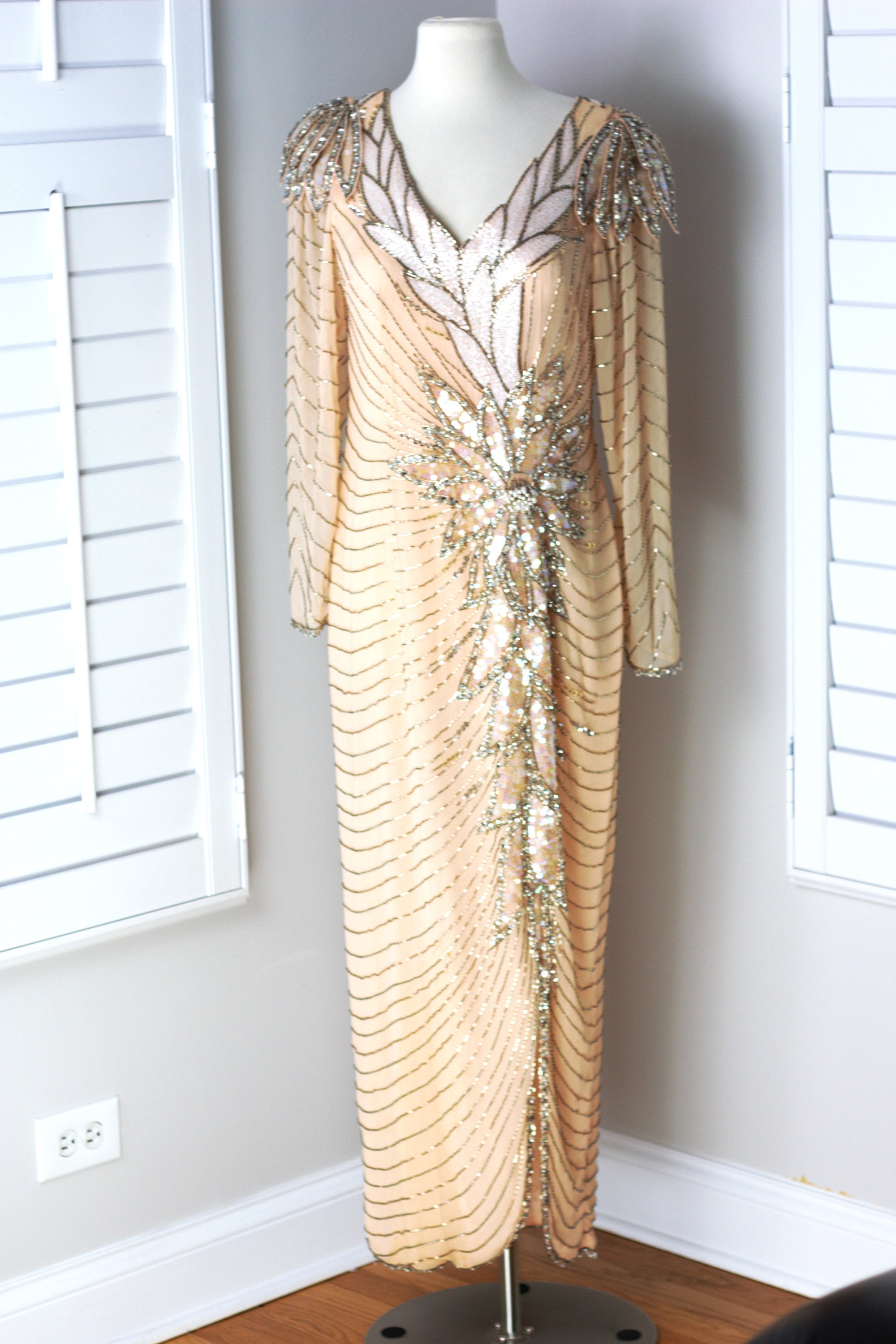 Sz 10// Wow Amazing 80s Style High Shoulders Deep V Beaded Gown ...