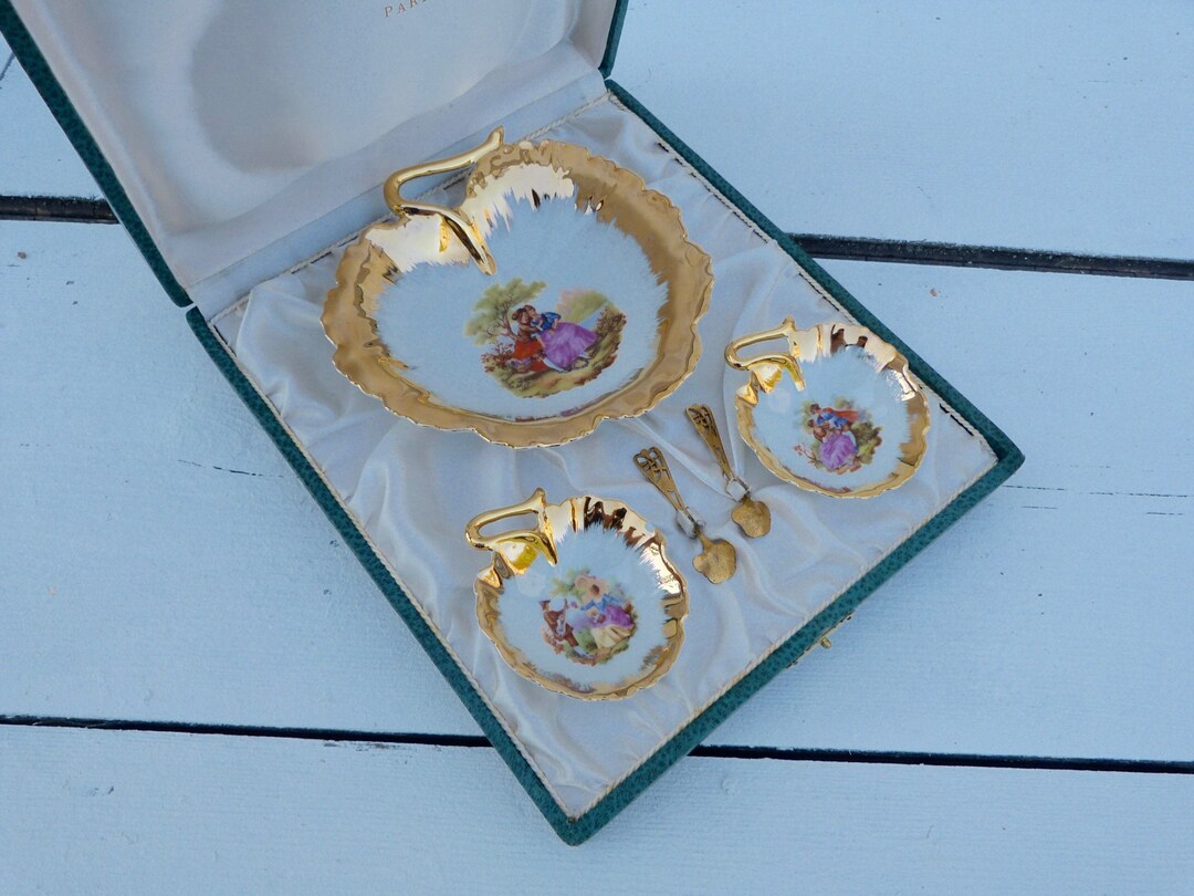 Vintage French Limoges Gilted Porcelaine Figures Scenas Salt & Pepper ...
