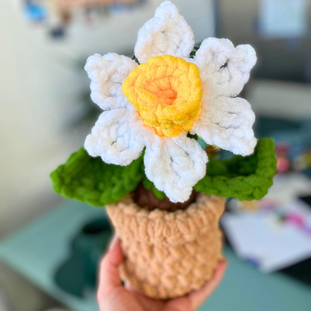 Daffodil Spring Flower Crochet Pattern, Crochet Flower in a Pot, Flower ...