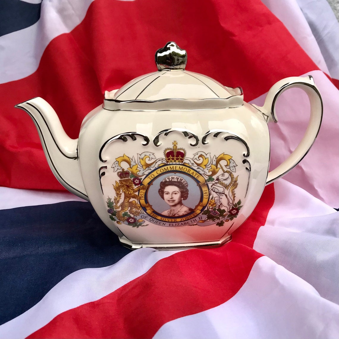 Vintage English Sadler Cube Teapot to Commemorate Queen | Etsy