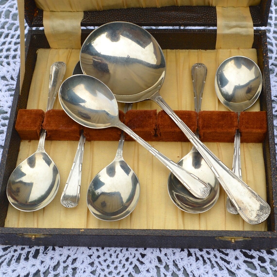 Lovely set of vintage desert spoons with large serving spoon in ...