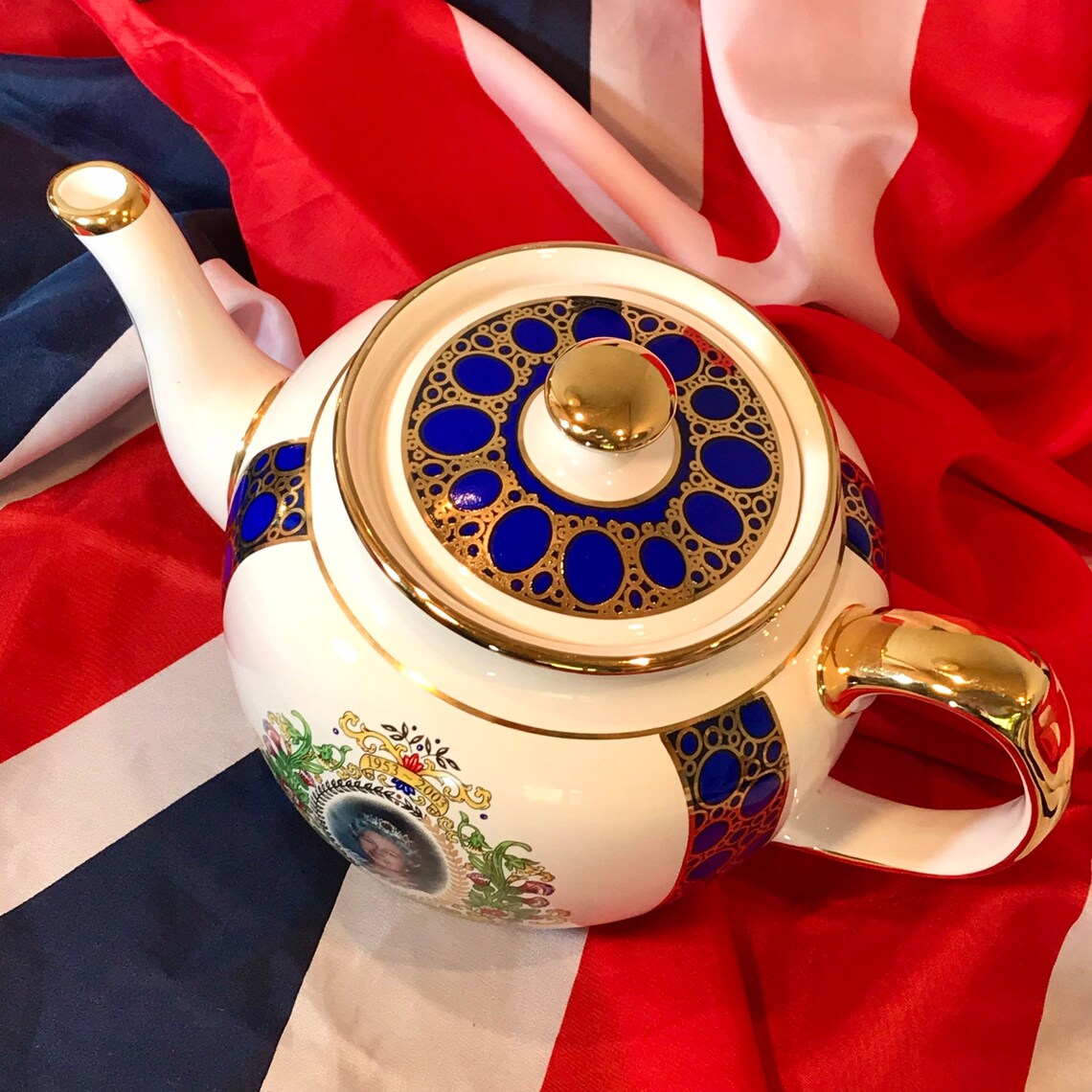 Teapot to Celebrate Queen Elizabeth II Coronation in 1953 / Golden ...
