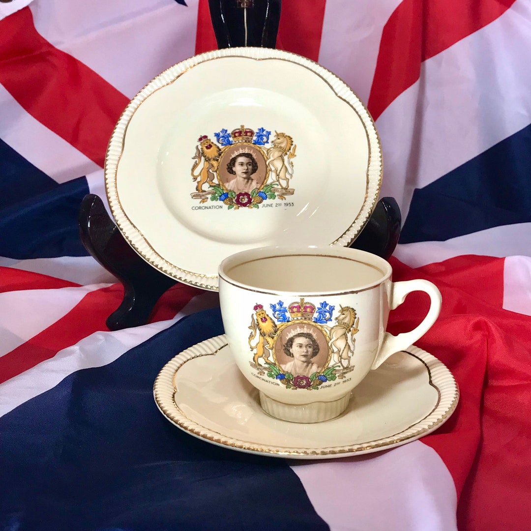 Clarice Cliff Queen Elizabeth 11 Coronation 1953 Tea Set Trio ...