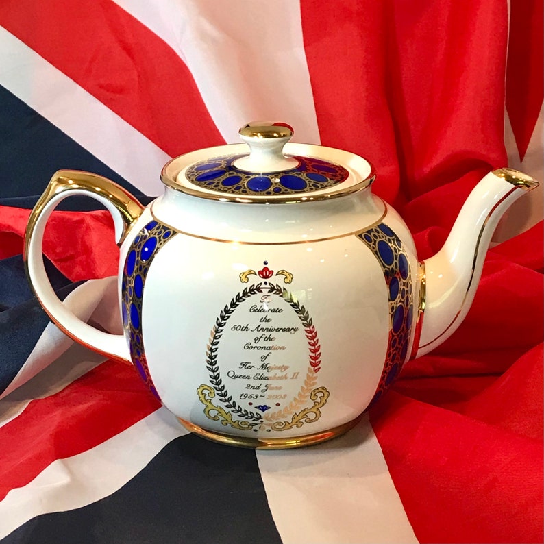 Teapot to Celebrate Queen Elizabeth II Coronation in 1953 / Golden ...