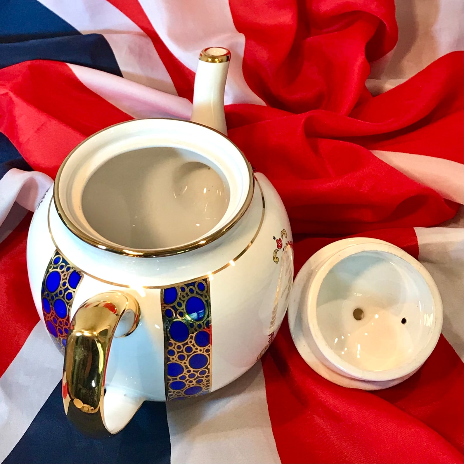 Teapot to Celebrate Queen Elizabeth II Coronation in 1953 / Golden ...