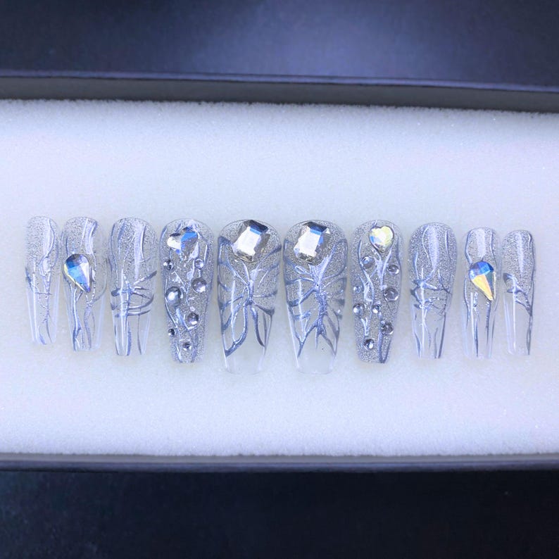 Silver Line Press on Nails With Rhinestone / Clear Press on Nails ...