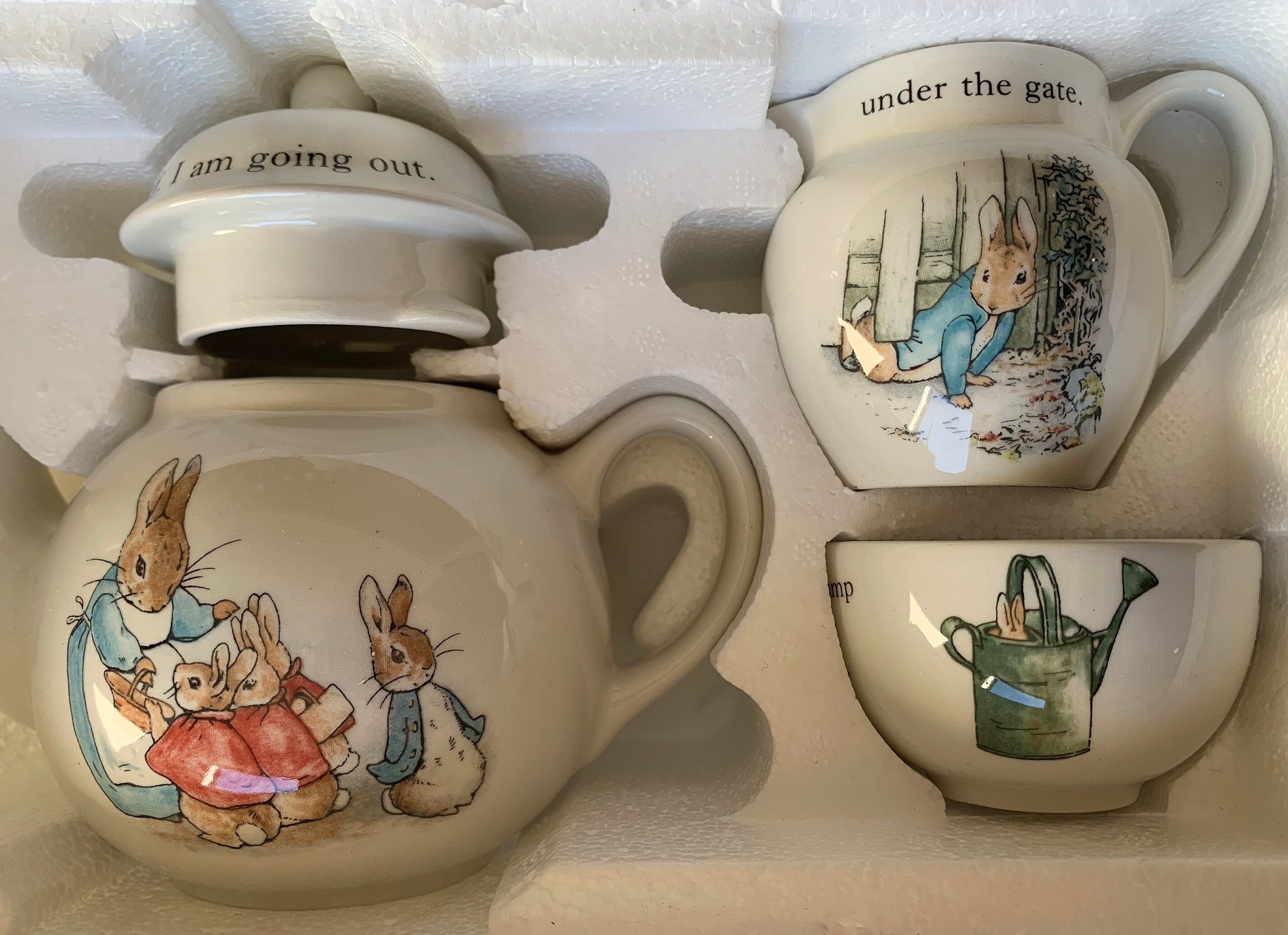 10 Piece Child's Vintage Wedgwood China Tea Set W Peter Rabbit & Family ...