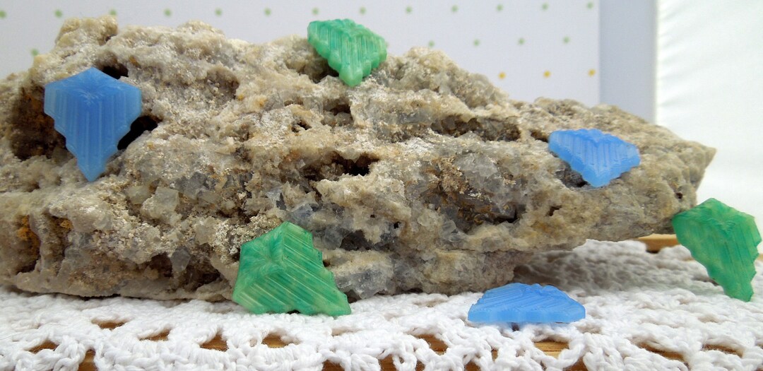 20mmx24mm Art Deco Shield Shaped Stones -jade, Light Sapphire and ...