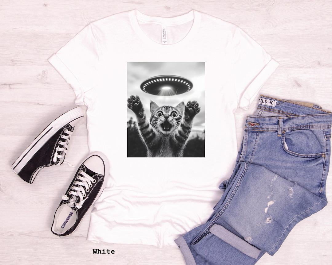 Alien Cat T-shirt – Funny UFO Cartoon Graphic Tee for Cat Lovers & Sci ...