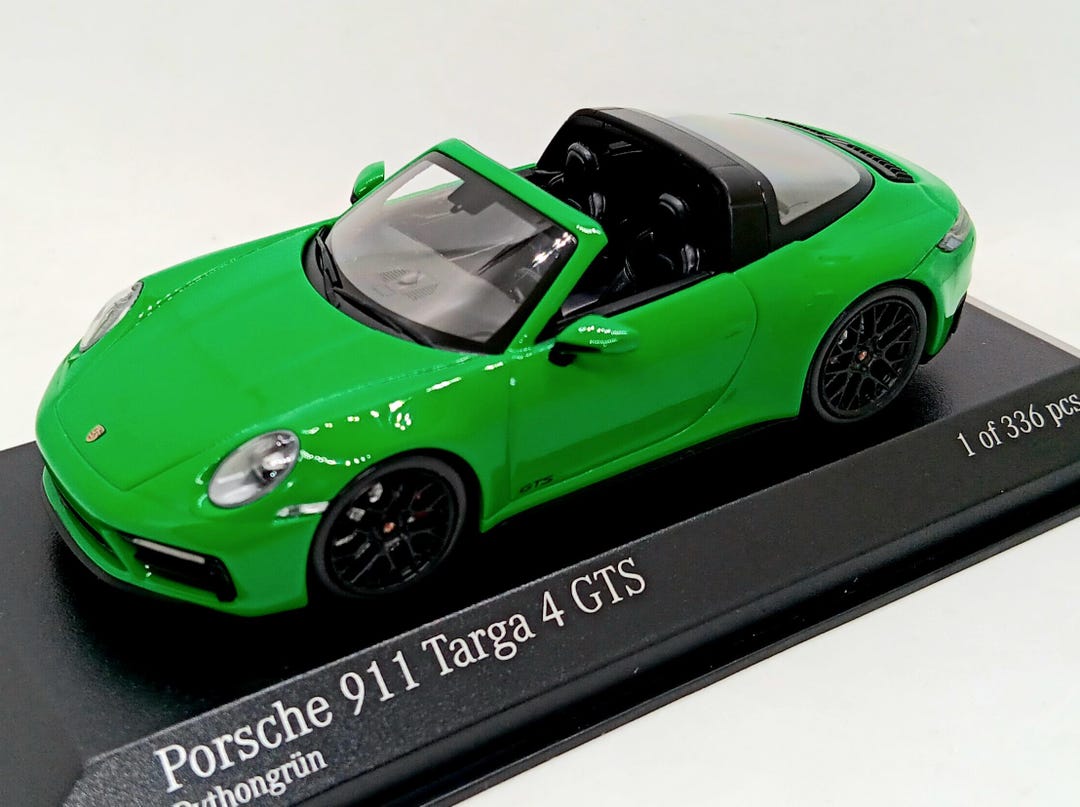 Porsche 911 Targa 4 GTS in Python Green ( 2022 ) Modelcar by Minichamps ...