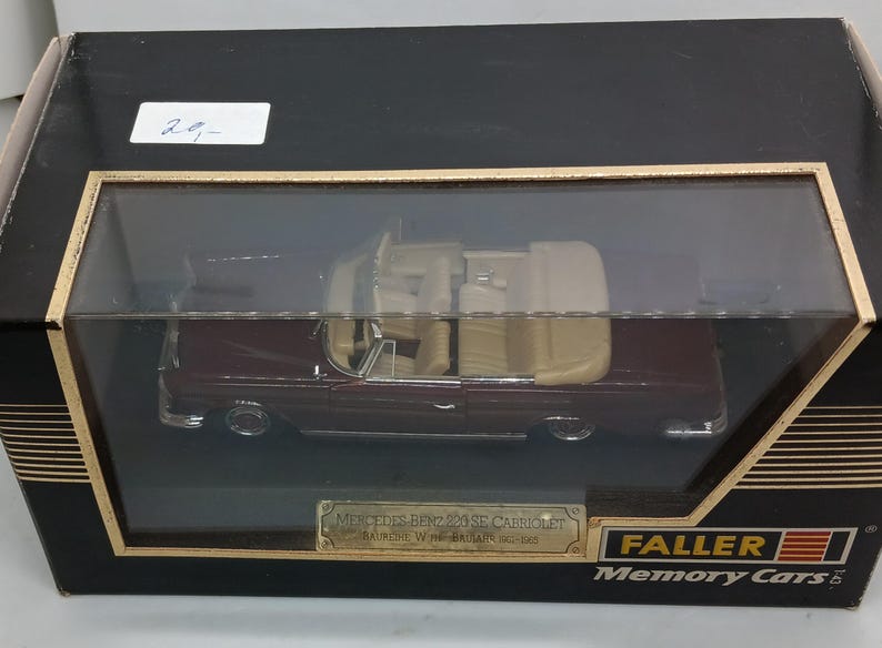 Mercedes 220 SE Cabriolet ( W111 - 1965 ) Modelcar by Faller, Scale 1/ ...