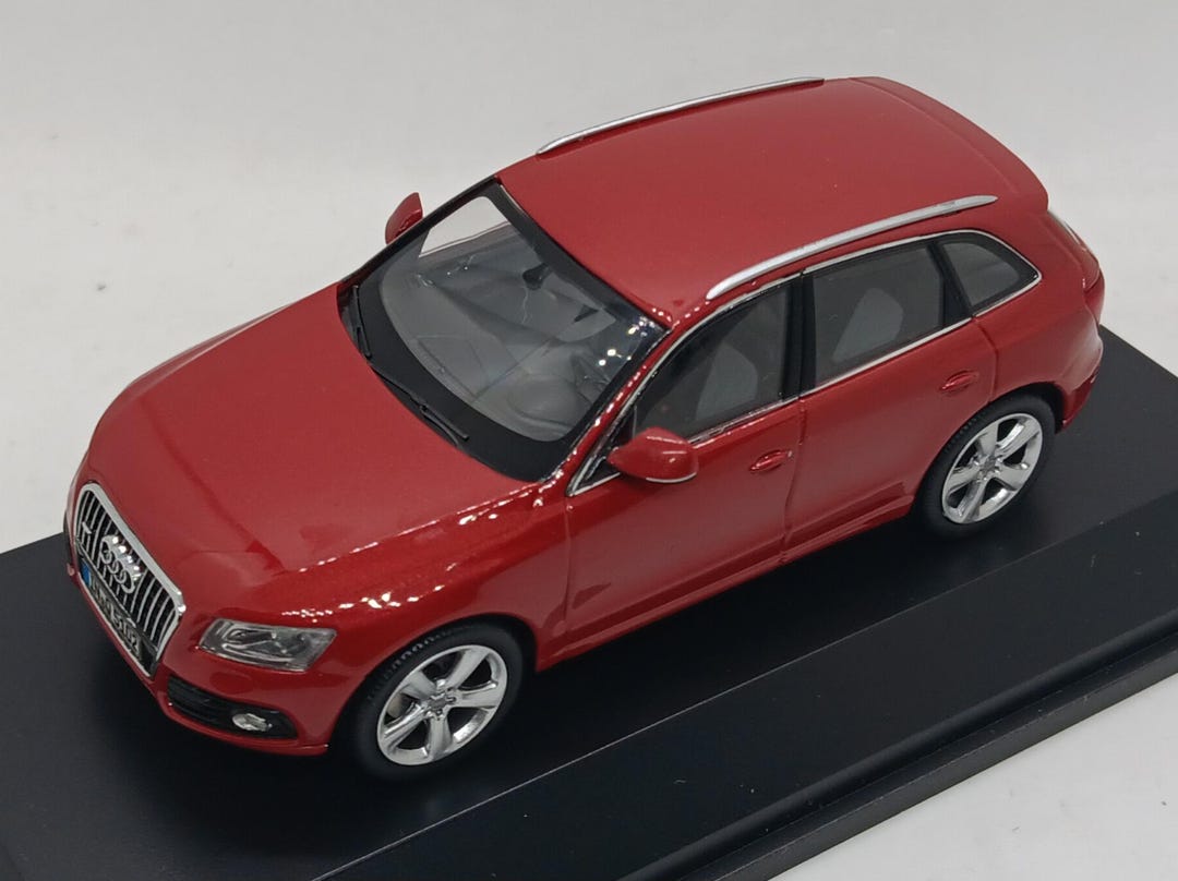 Audi Q5 SUV 1st Generation - Volcano Red ( 2013 ) Modelcar by Schuco ...
