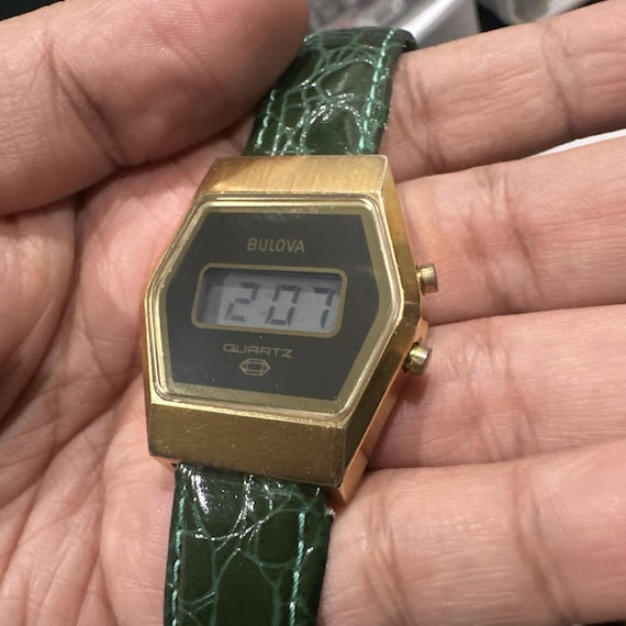 Vintage 1976 Bulova Quartz Digital Gold Tone Watch 35… - Gem